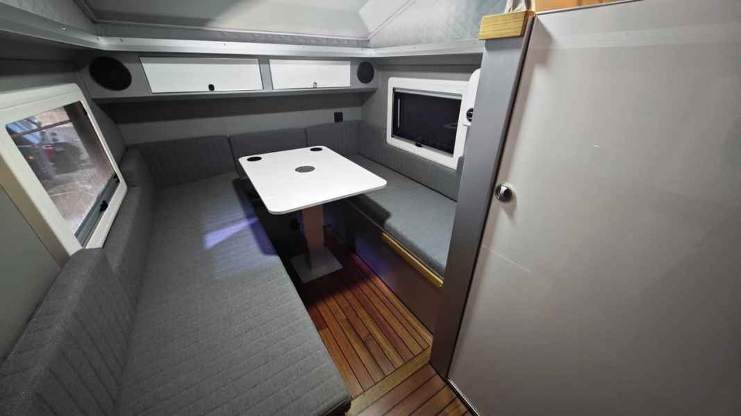 Off Road Camper Trailer RV505 / Wohnwagen / Wohnanhänger / Camping Anhänger